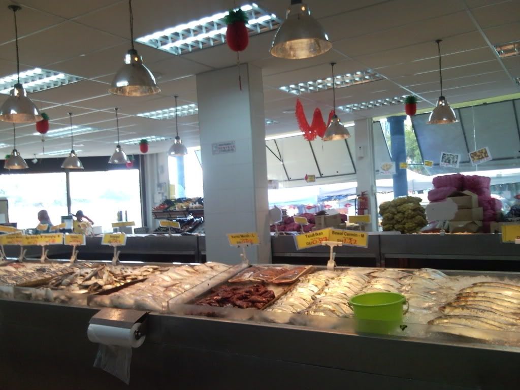 ..owner of a LOVELY heart..: ..kulim fish mart..